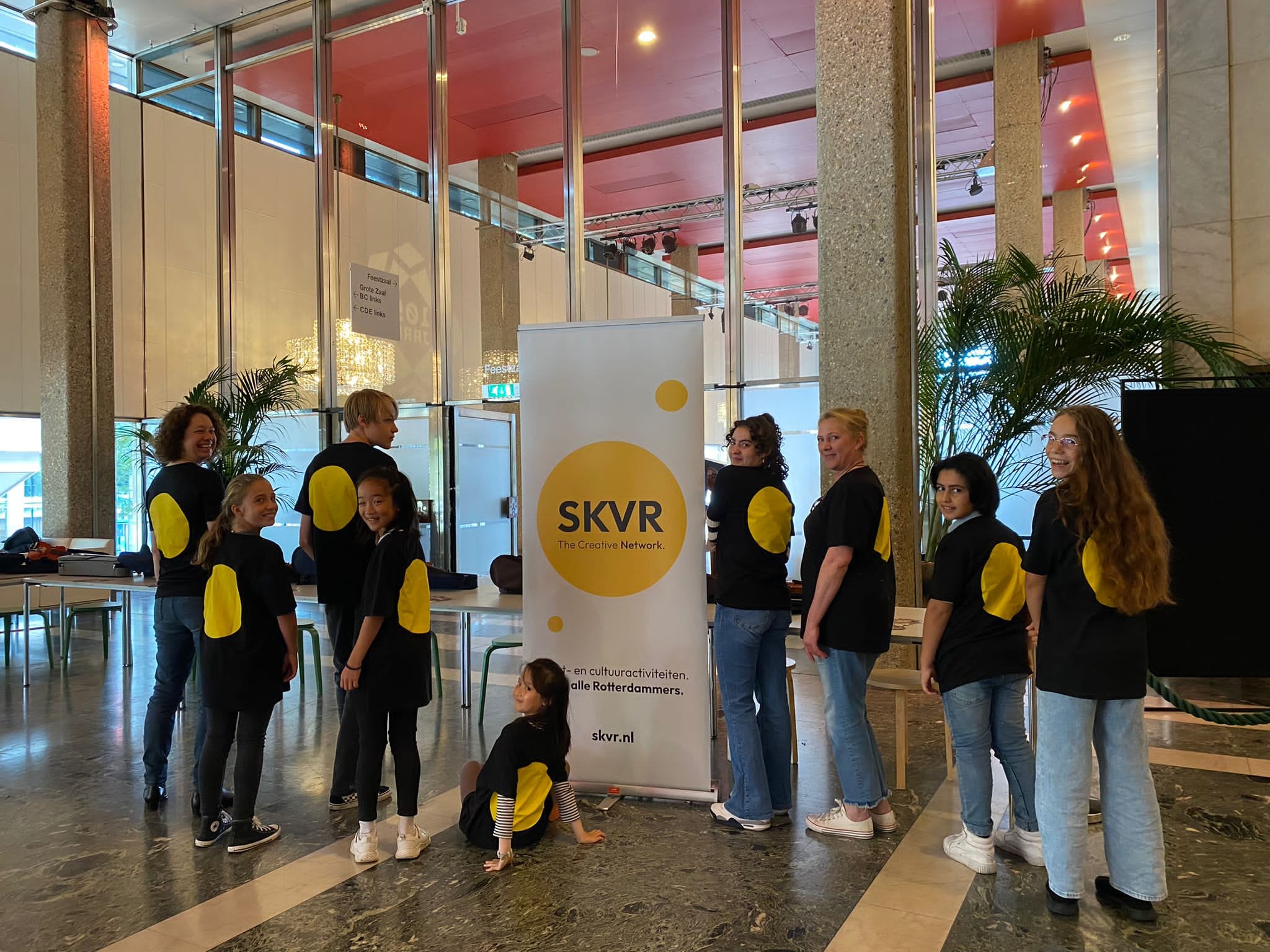 Instrumentenparade in de Doelen: veel kinderen proberen instrument uit | SKVR, The Creative Network